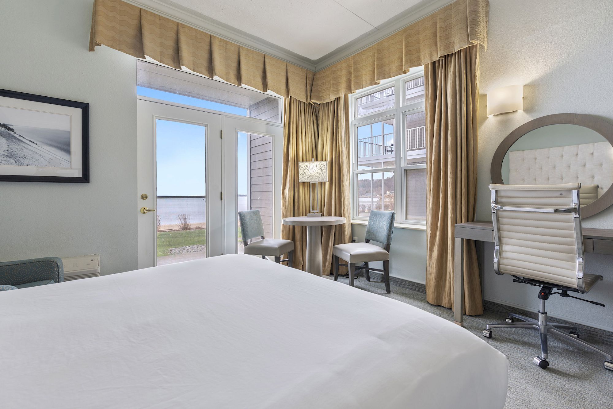 Traverse City Lodging - Traverse City Hotels with Whirlpool Tubs ...